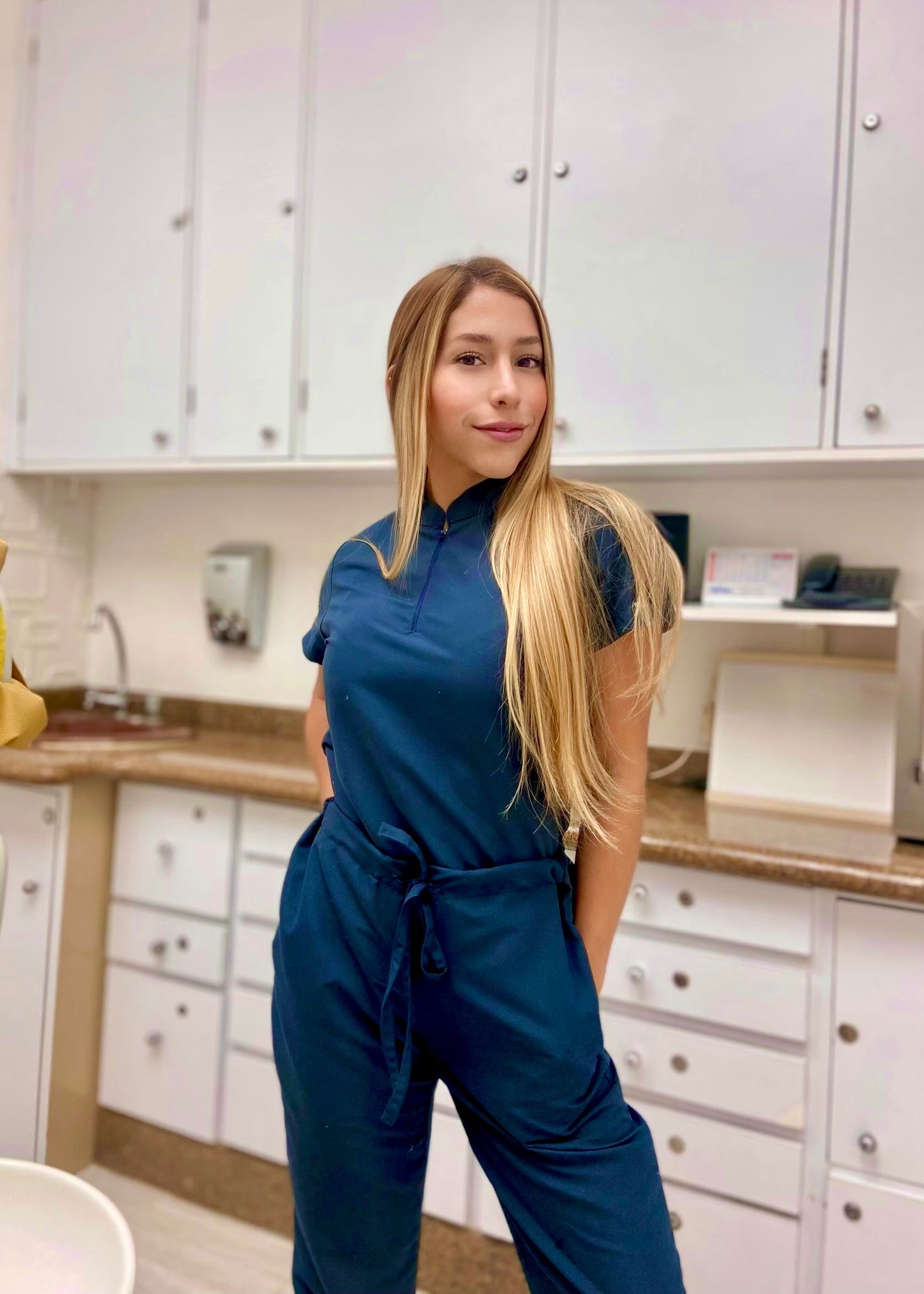 Scrub Stretch de Mujer 100% Antifluidos – World Medic's Colombia